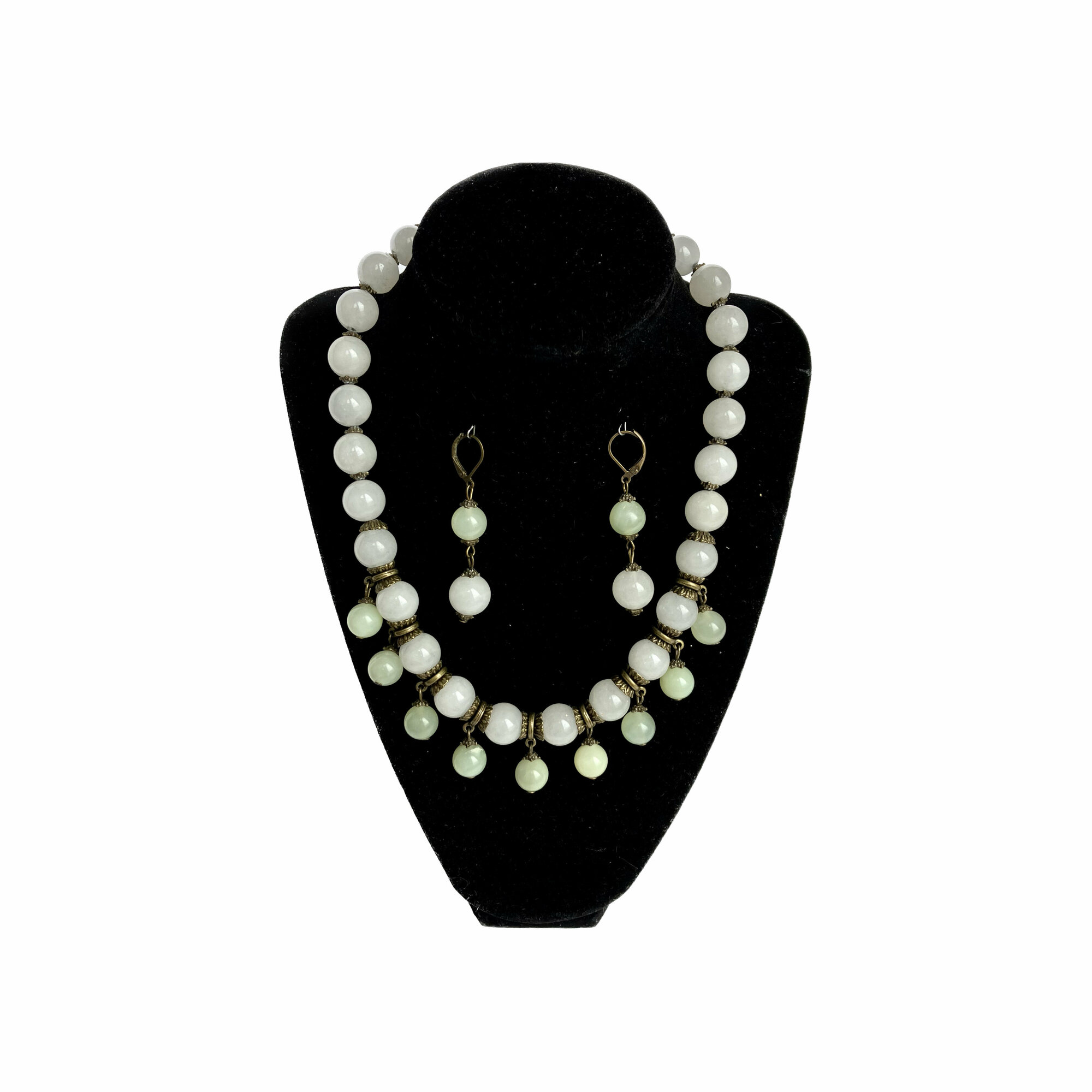 Комплект бижутерии: колье, серьги, жадеит