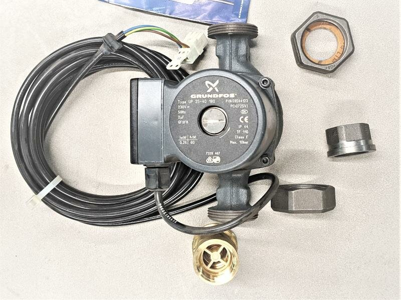 7339467 Комплект подключения бойлера для котлов Viessmann до 42kW - циркуляционный насос Grundfos 25-40 180