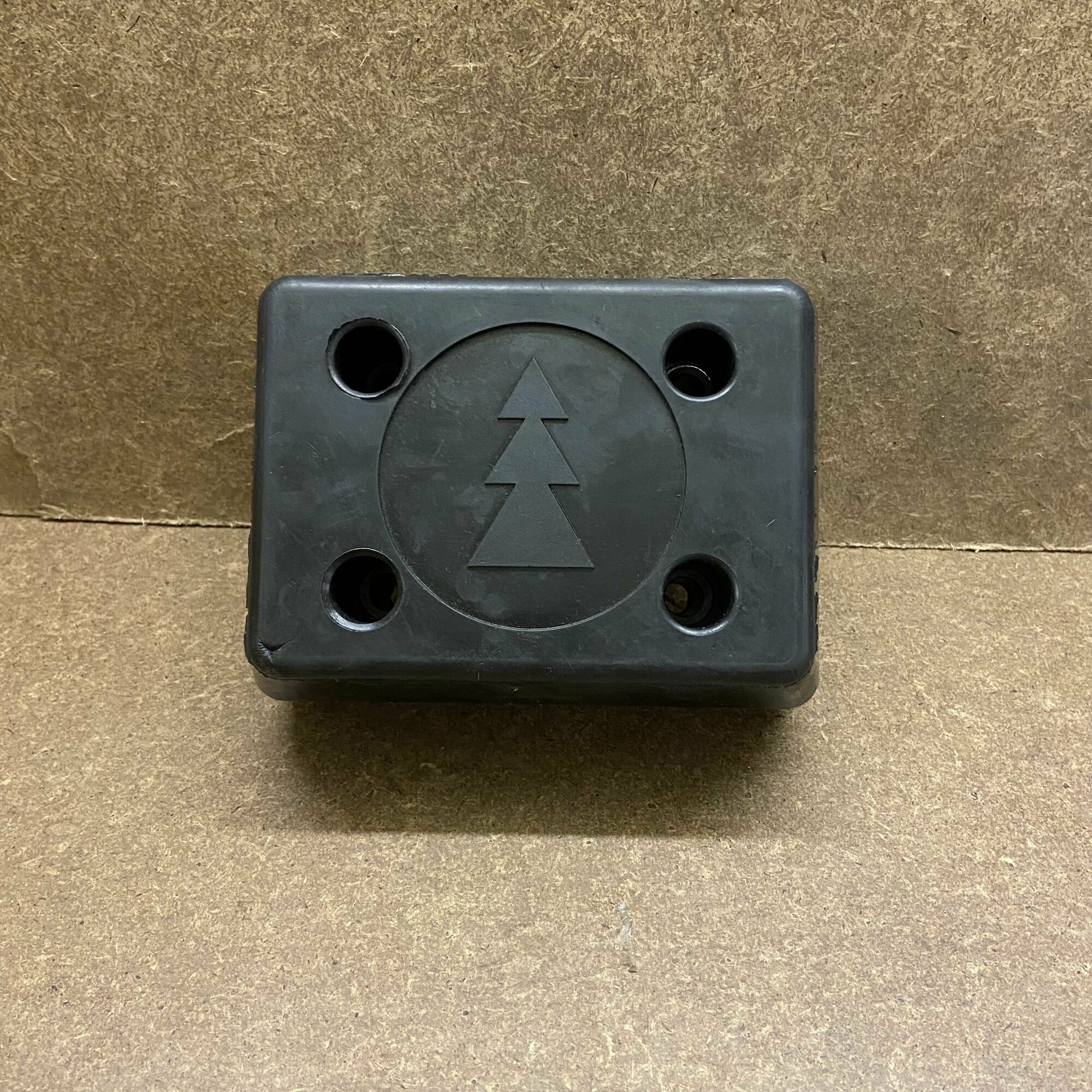 Отбойник (буфер) резиновый 165х125х75 мм Grunwald 1013552, между отверстиями 86х60 мм. 1975