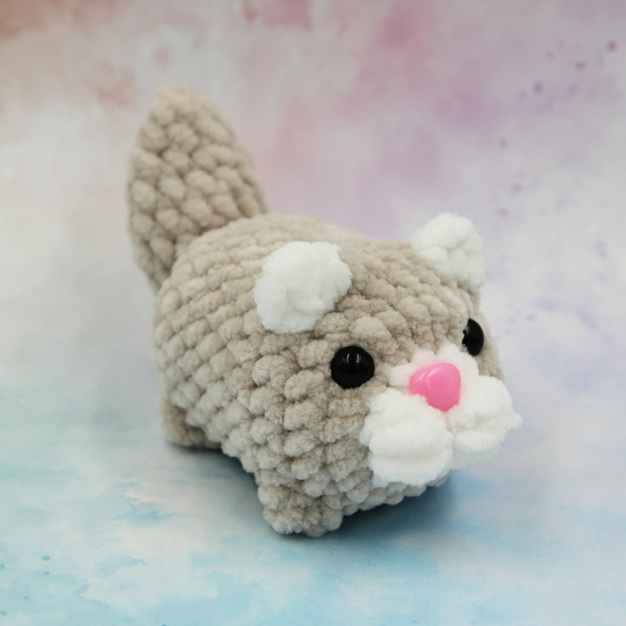 Вязаный Котик 12 см. Игрушка ручной работы