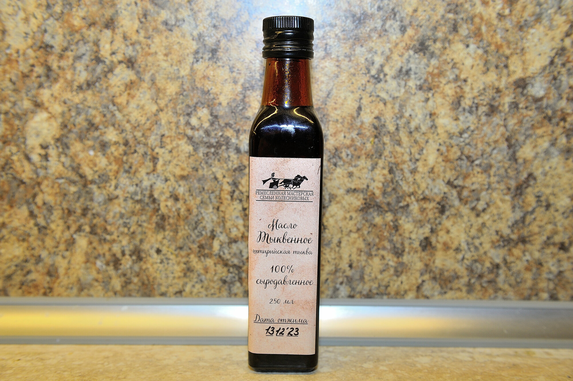 Настоящее сыродавленное масло холодного отжима из семян Штирийской тыквы. Тыквенное масло. Ремесленная мастерская семьи Колесниковых