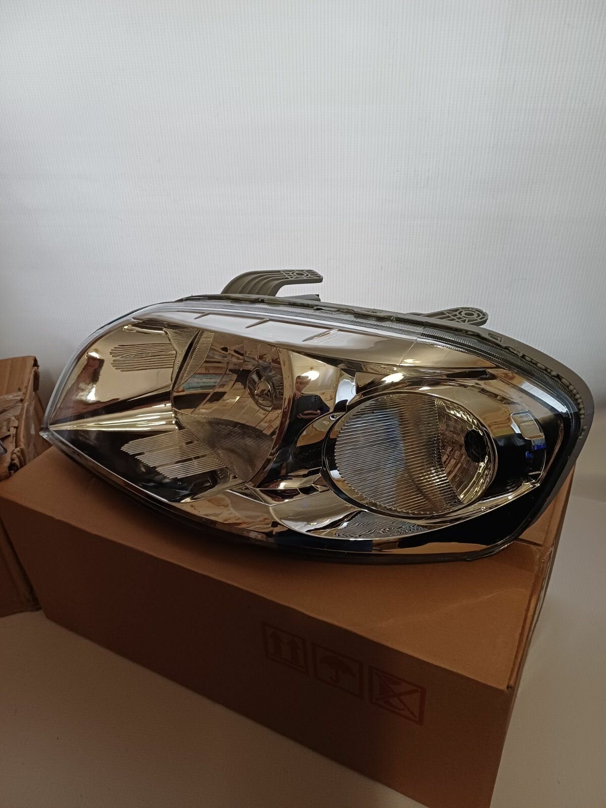 Фара левая Шевроле Авео Т 250 Chevrolet Aveo седан с корректором