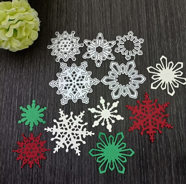 Нож для вырубки Новогодние Снежинки. 5 штук, размер снежинок от 3до 5 см, материал: сталь