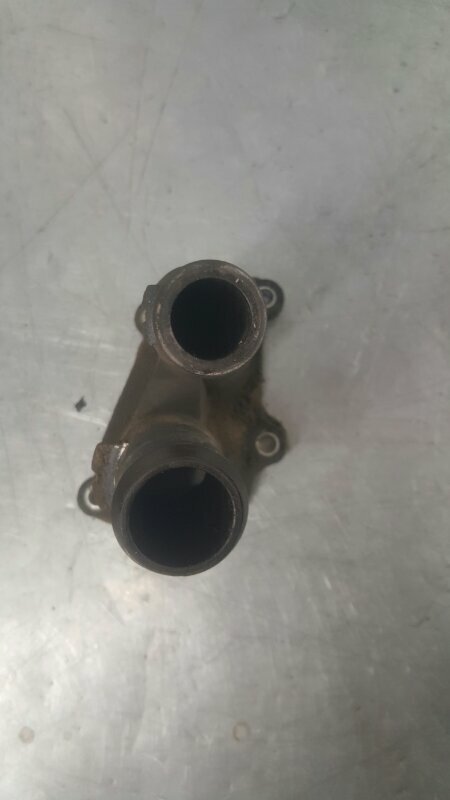 Корпус термостата Ford Fusion CBK FYJA 09.2005 - 2S6G9K478BC