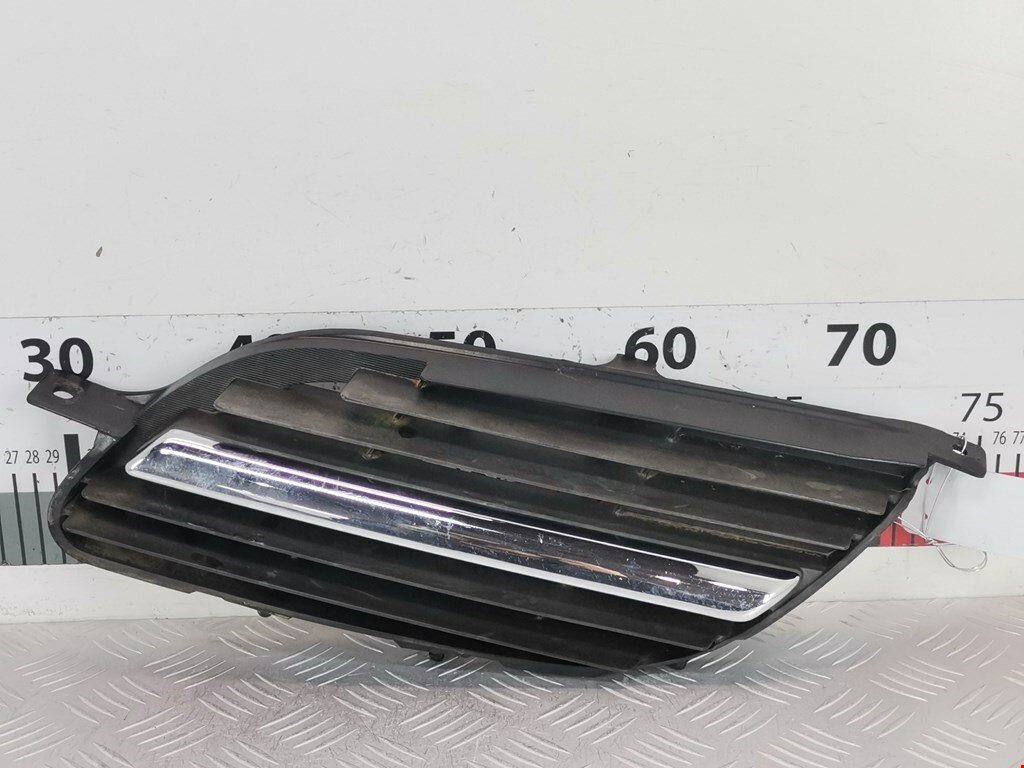 Решетка радиатора Nissan Almera_Tino 62330BU000 арт. 1539086