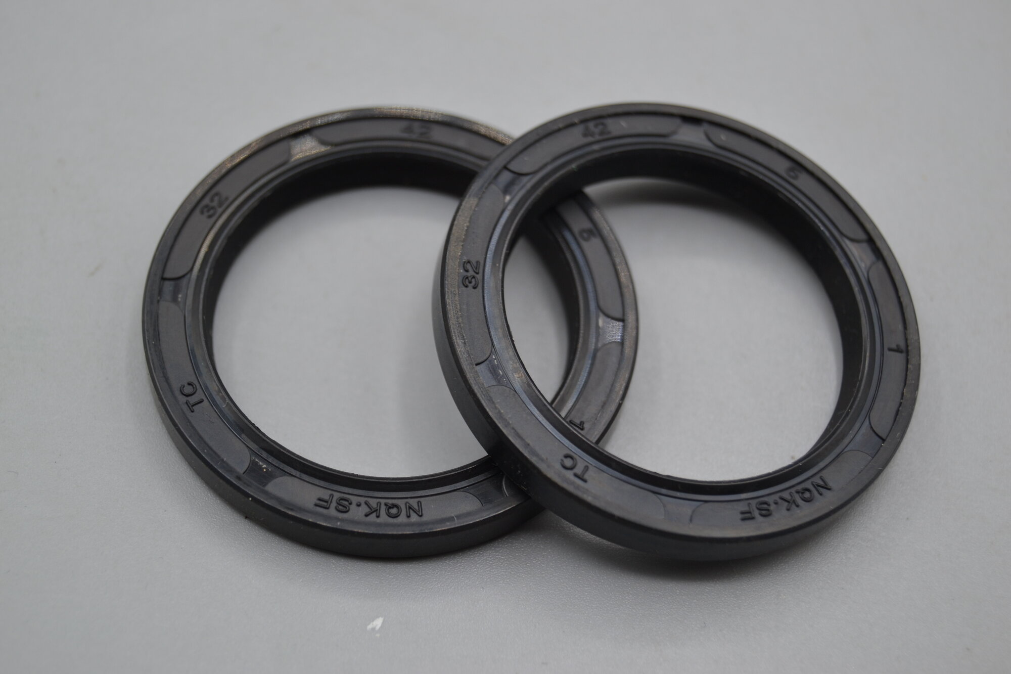 Манжеты сальники 32x42x5, (2шт)