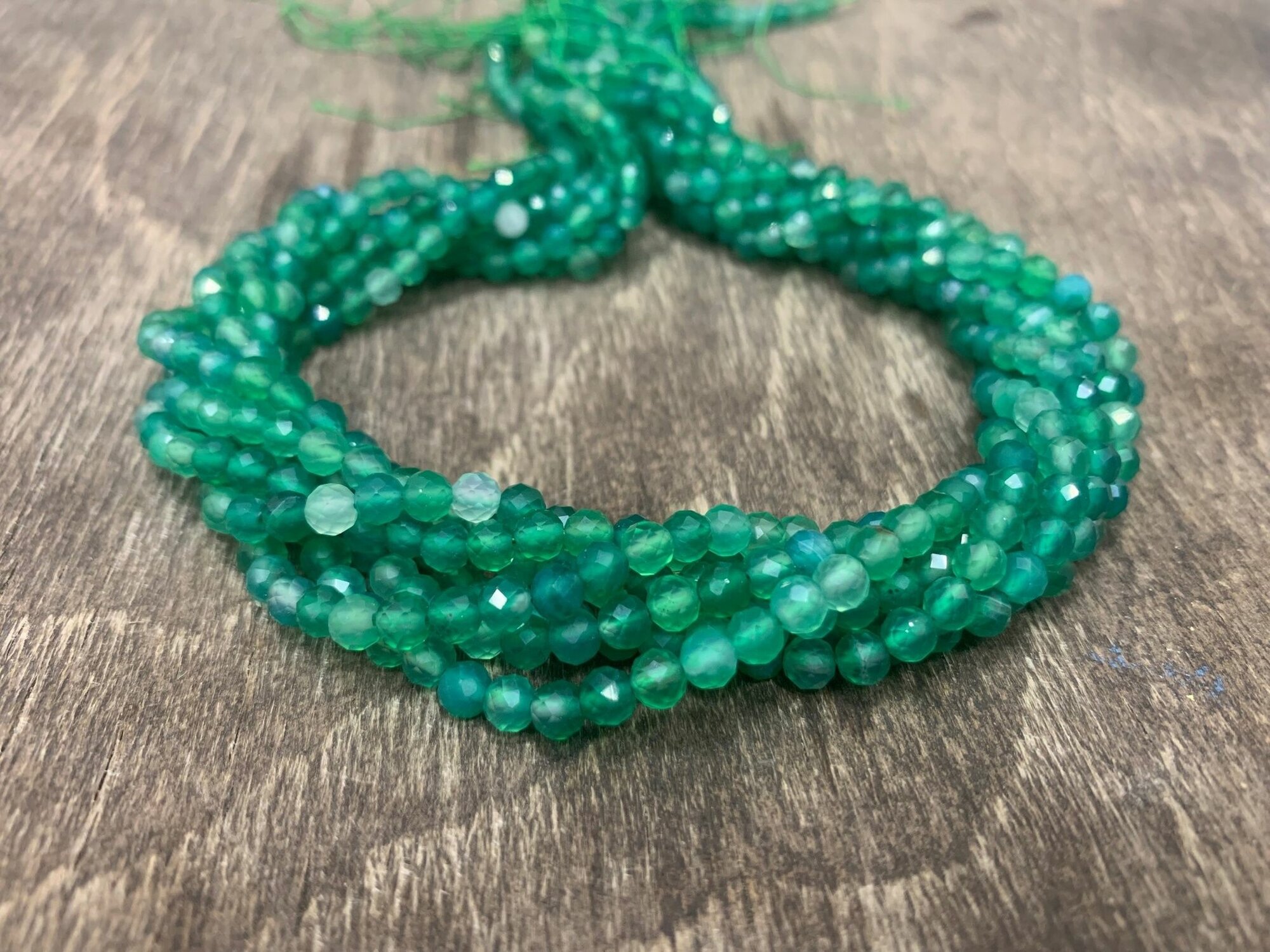 Бусины агат зеленый AA граненый 4 мм (нить 19 см), Suntrim