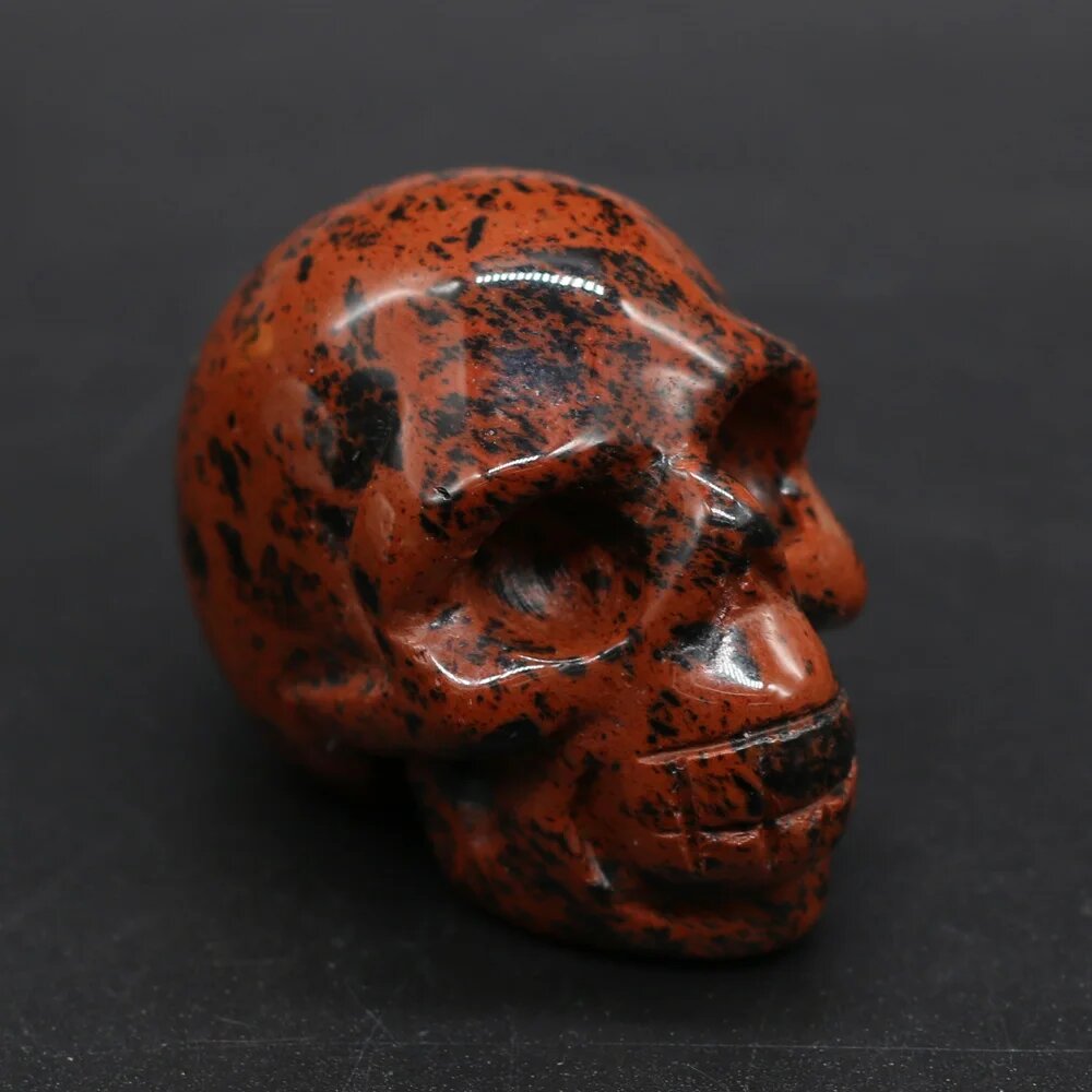 Статуя черепа из камня с кристаллами Golden Swan Stone