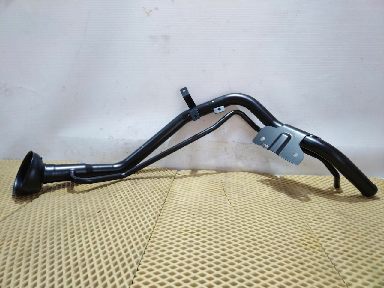 Горловина топливного бака Nissan X-Trail NT30 / PNT30 / T30 172218H300 172218H31A