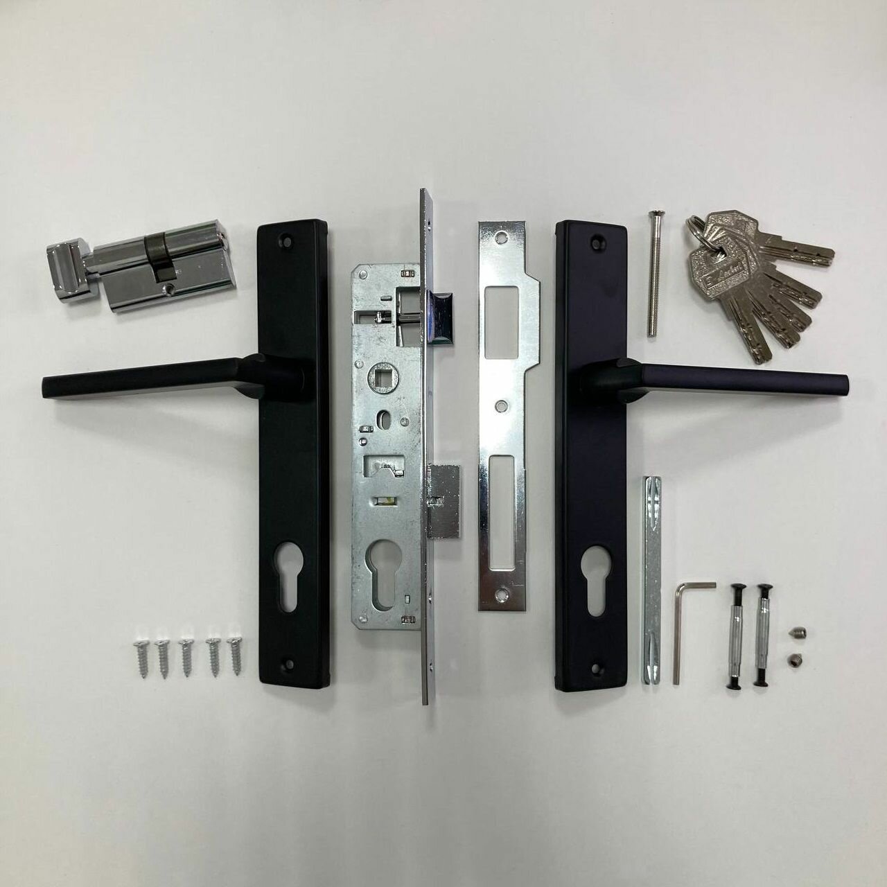 Комплект на калитку из профиля с личинкой с вертушкой и ответной планкой чёрный