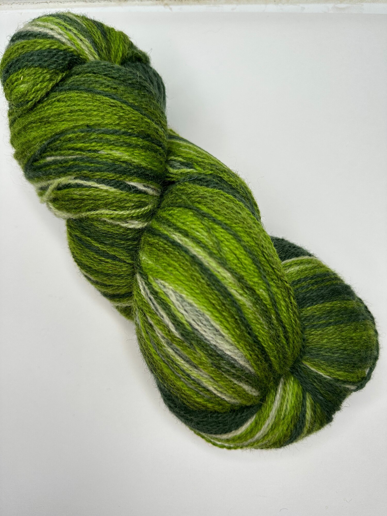 Пряжа для вязания шерсть 100% 8/2 White Green 213-226 г.