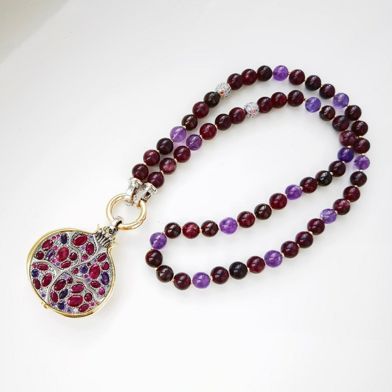 Комплект бижутерии Камни Елены: колье, серьги, аметист, гранат