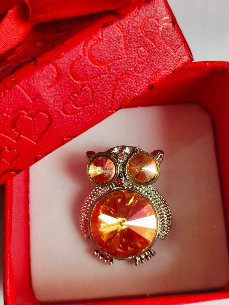 Брошь, стразы