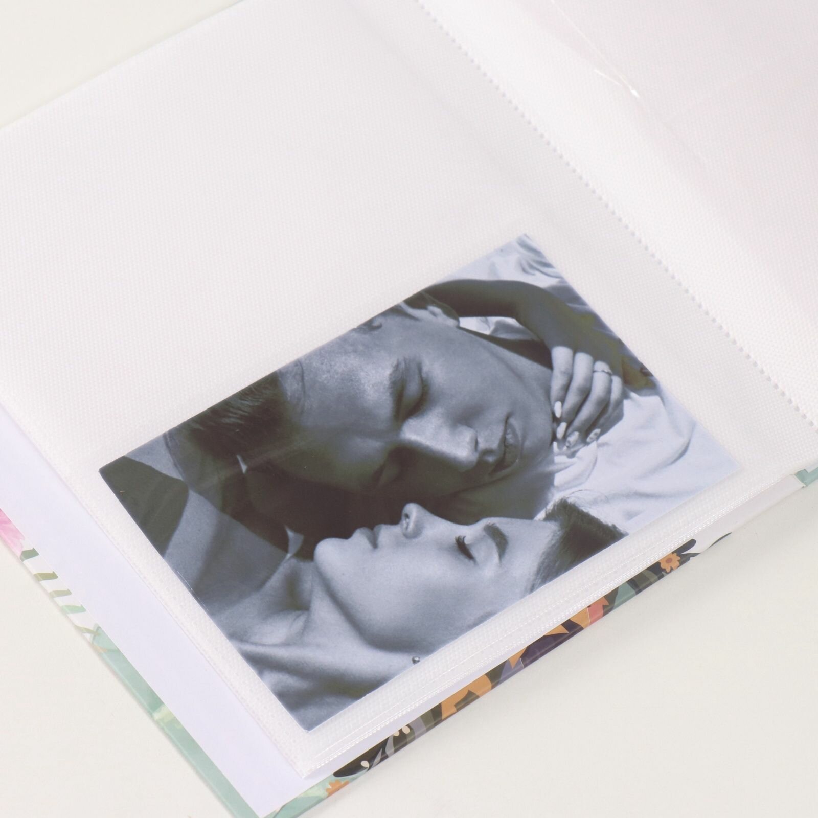 Фотоальбом на 80 фото 10х15 см "Семья - это благословение" в коробке сер. обводка 5х19х23 см