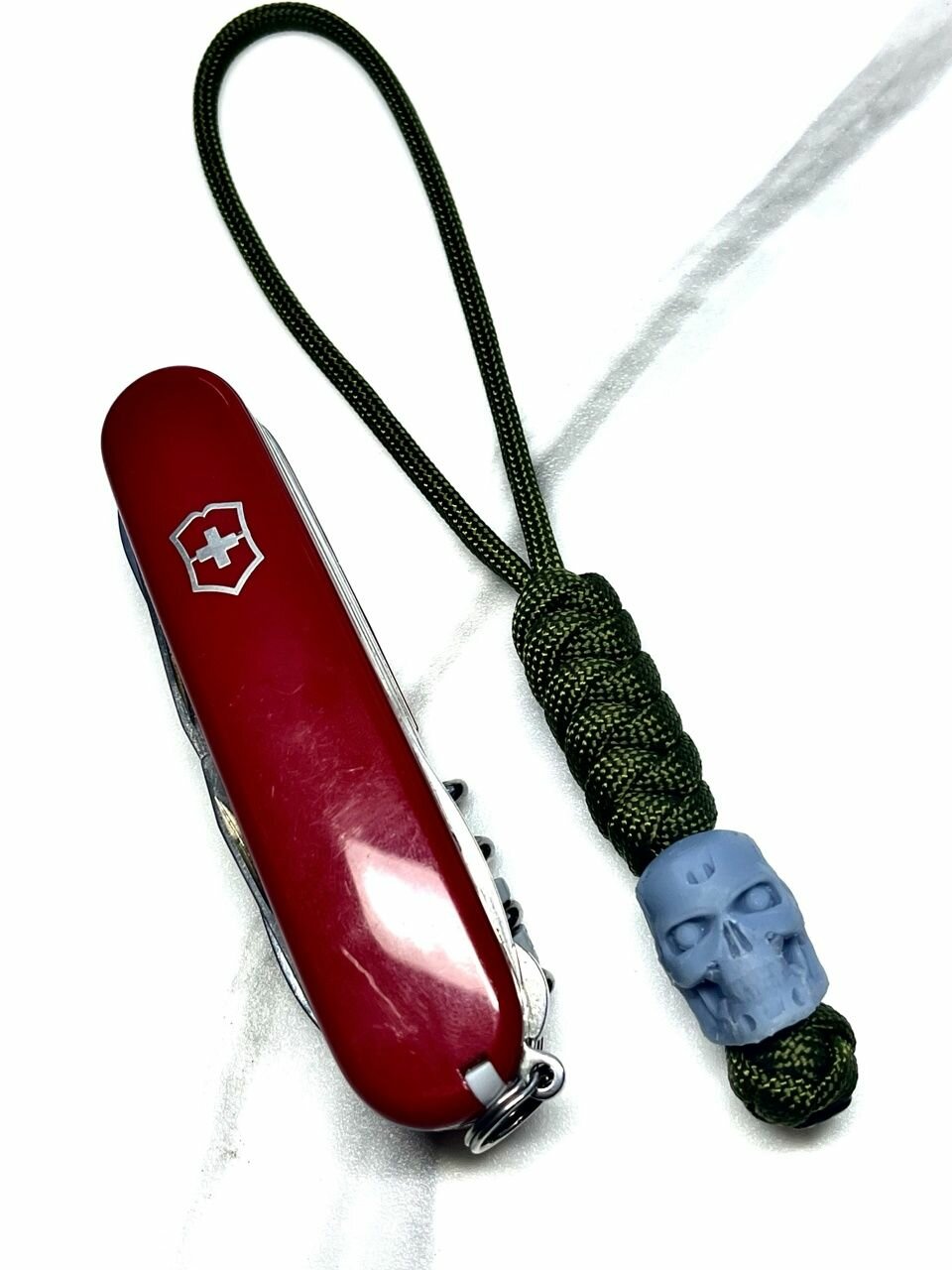 Темляк для ножа из паракорда с пластиковой бусиной в виде Терминатора Т-800