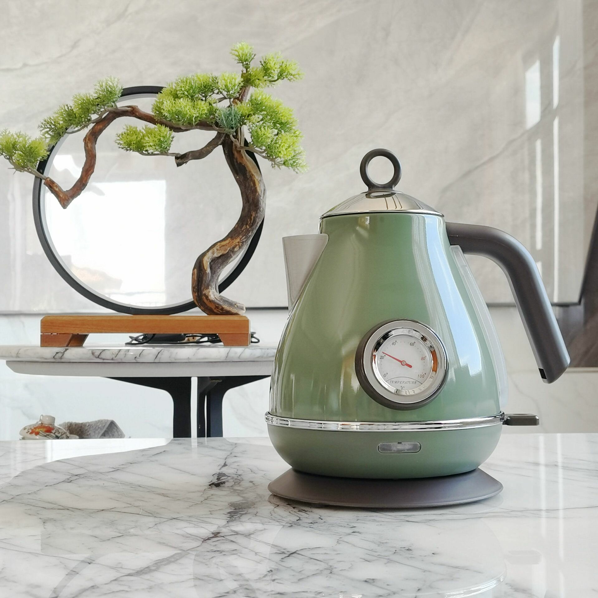 Электрический чайник в стиле ретро с дисплеем температуры, зеленый