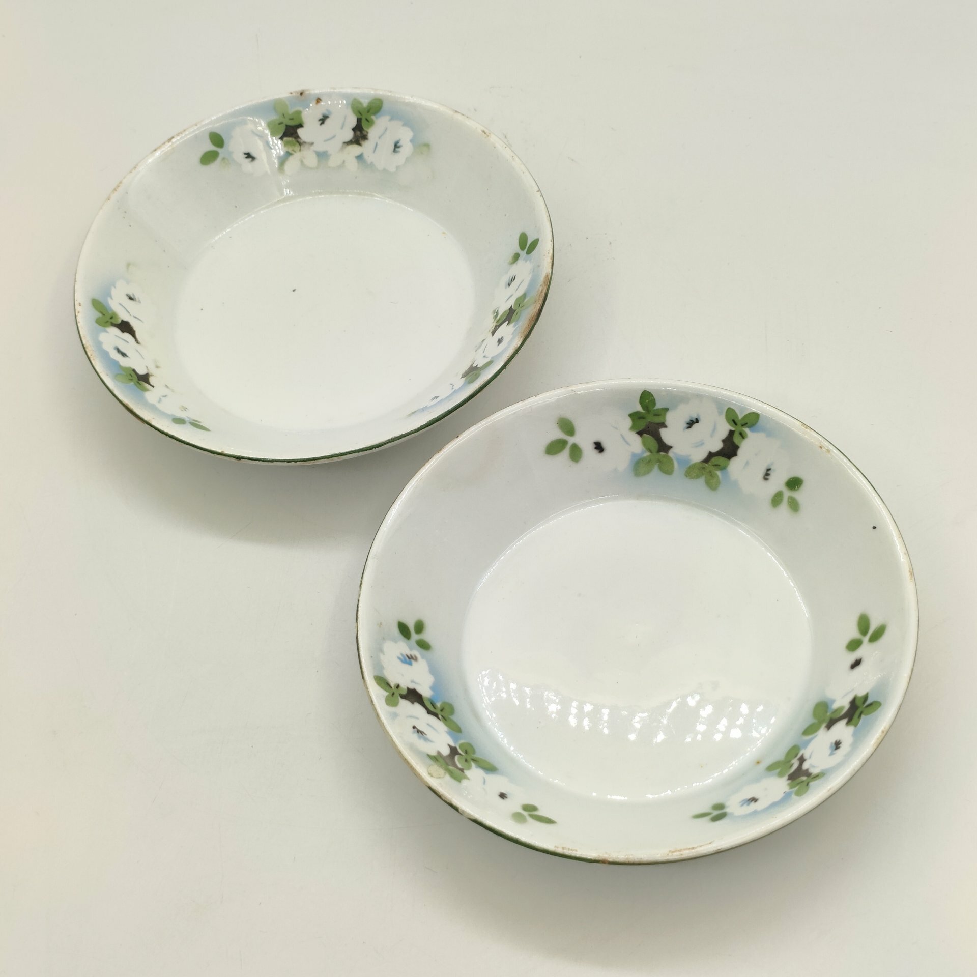 Пара розеток (блюдец) с цветочным декором, фаянс, деколь, обводка