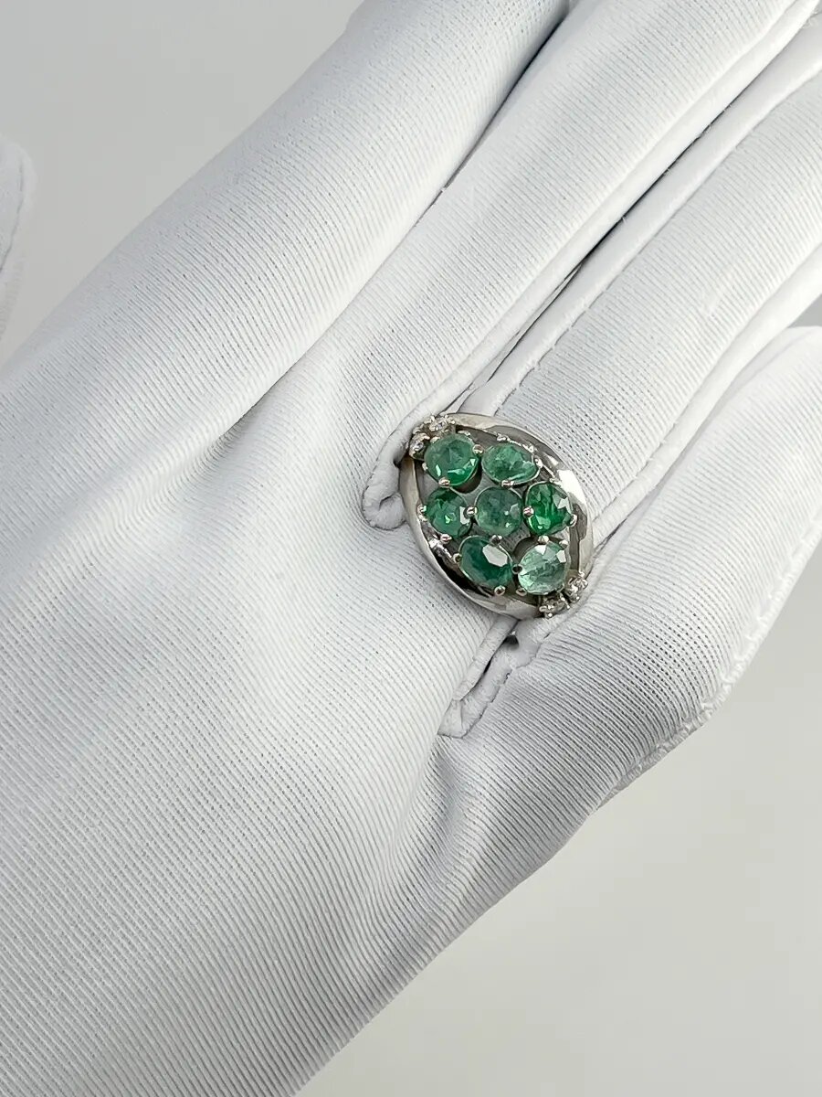 Перстень, белое золото, 585 проба, родирование, бриллиант, изумруд