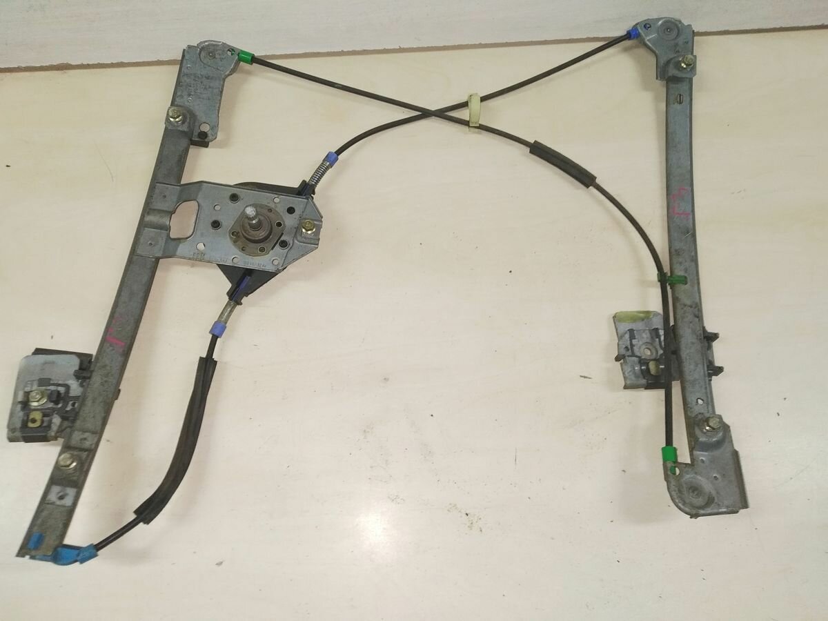 Стеклоподъемник правый передний Volkswagen Golf 3