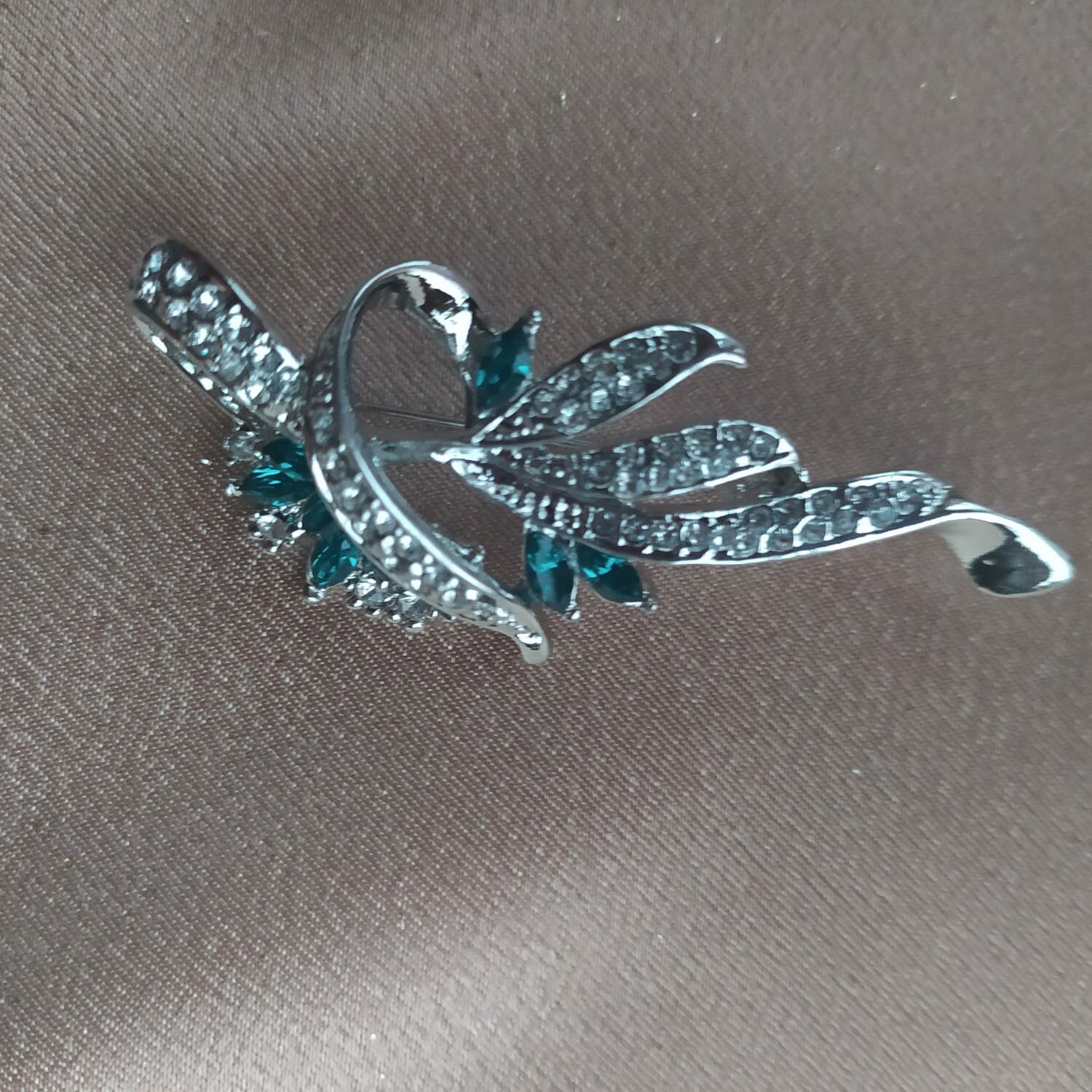 Брошь, стразы