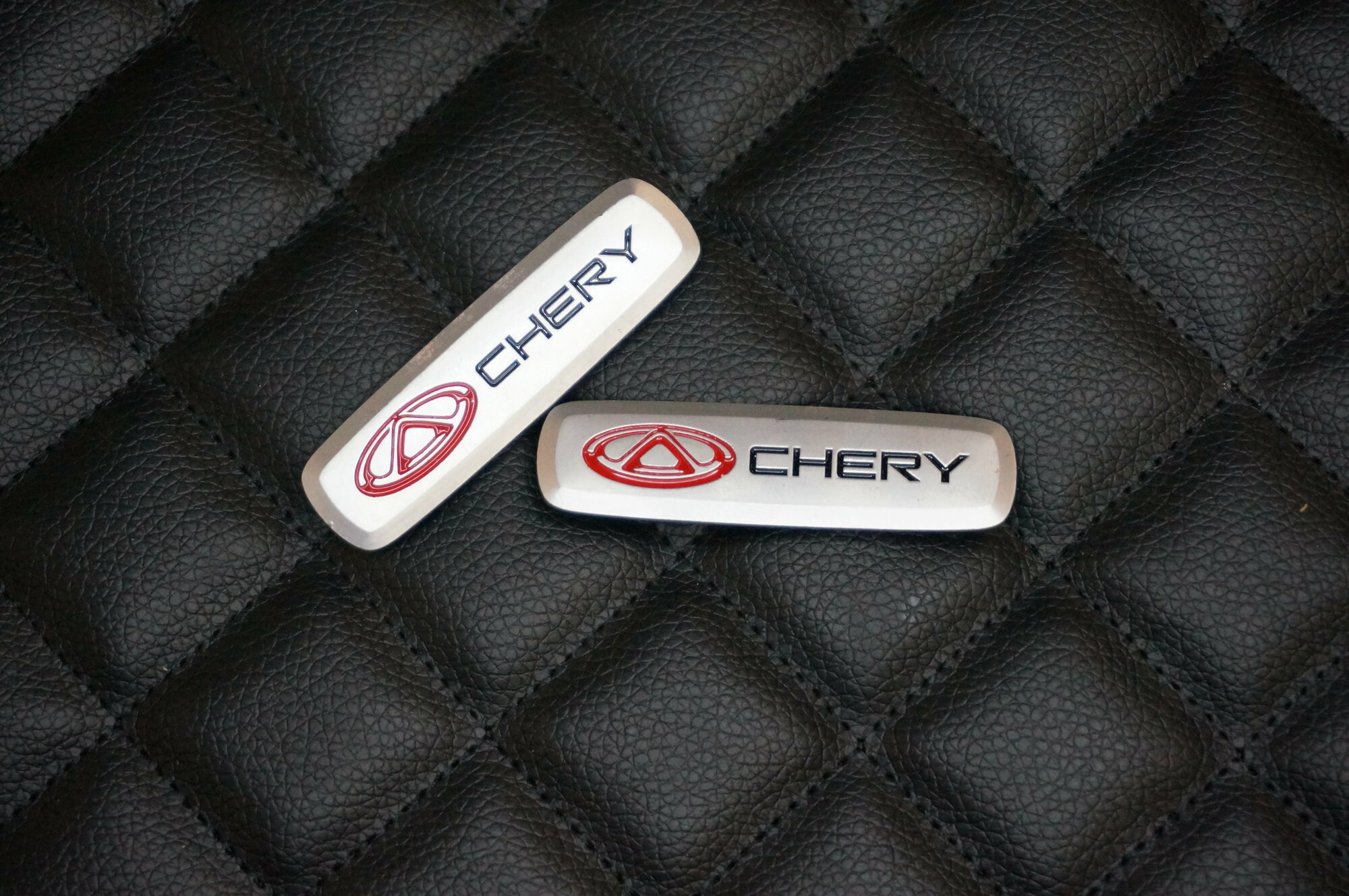 Логотип (шильдик) на автомобильный коврик с маркой автомобиля Chery / Чери