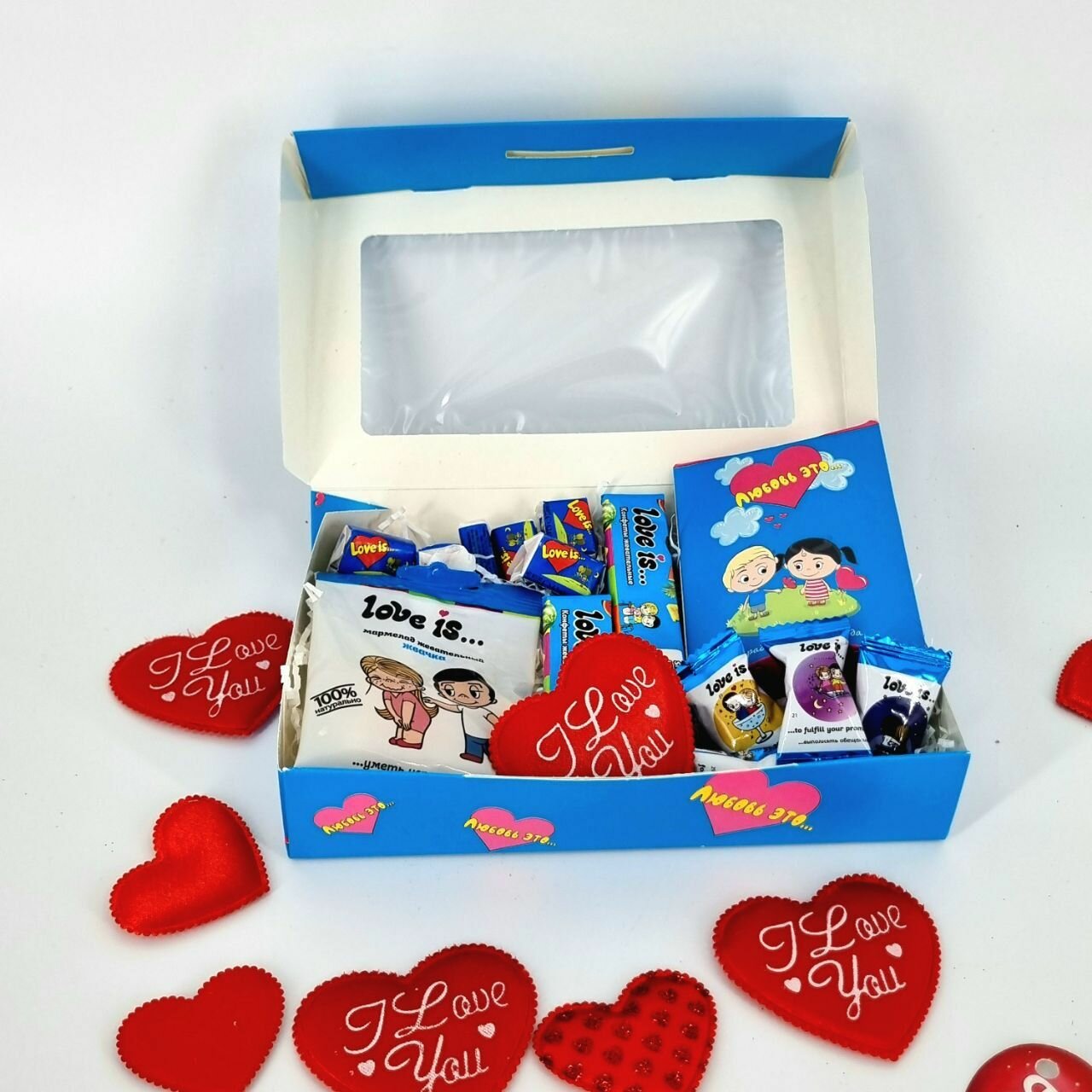 Коробка со сладостями и жвачками, подарок на день святого валентина Love is