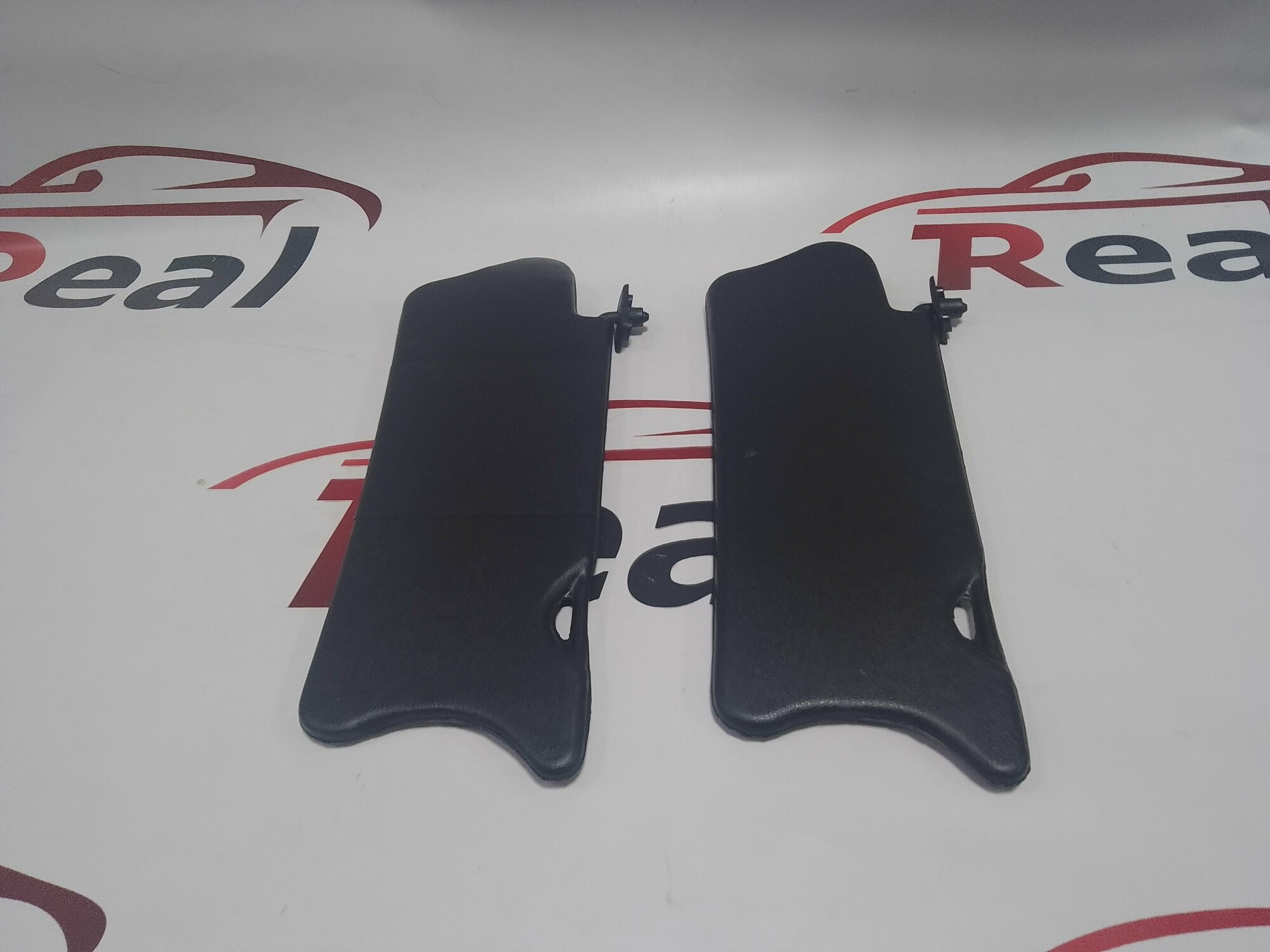 Солнцезащитные козырьки чёрные завод для 2110 с зеркалом у пассажира.