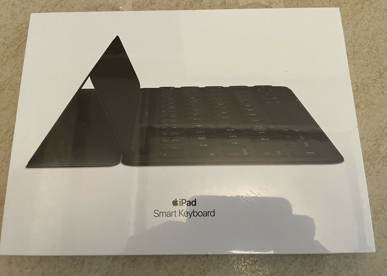 "Интеллектуальная Клавиатура для iPad 9-го Поколения" - Шведская Клавиатура MX3L2S/A