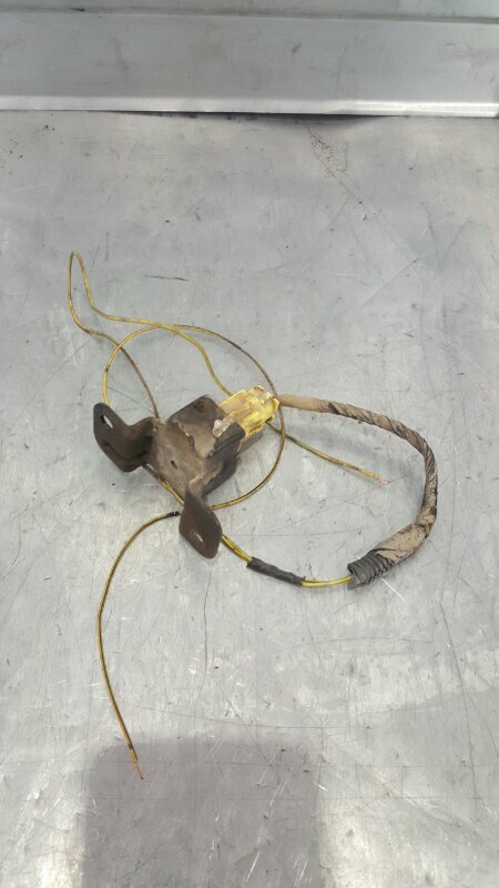 Датчик airbag Nissan Liberty UA-RNM12 QR20DE 2001 перед. прав. (б/у) 98582WF700