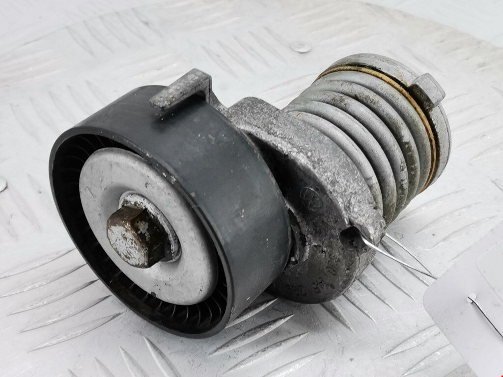 Натяжитель ремня генератора (приводного поликлинового ремня Volkswagen Polo 4 030145299F арт. 1593006