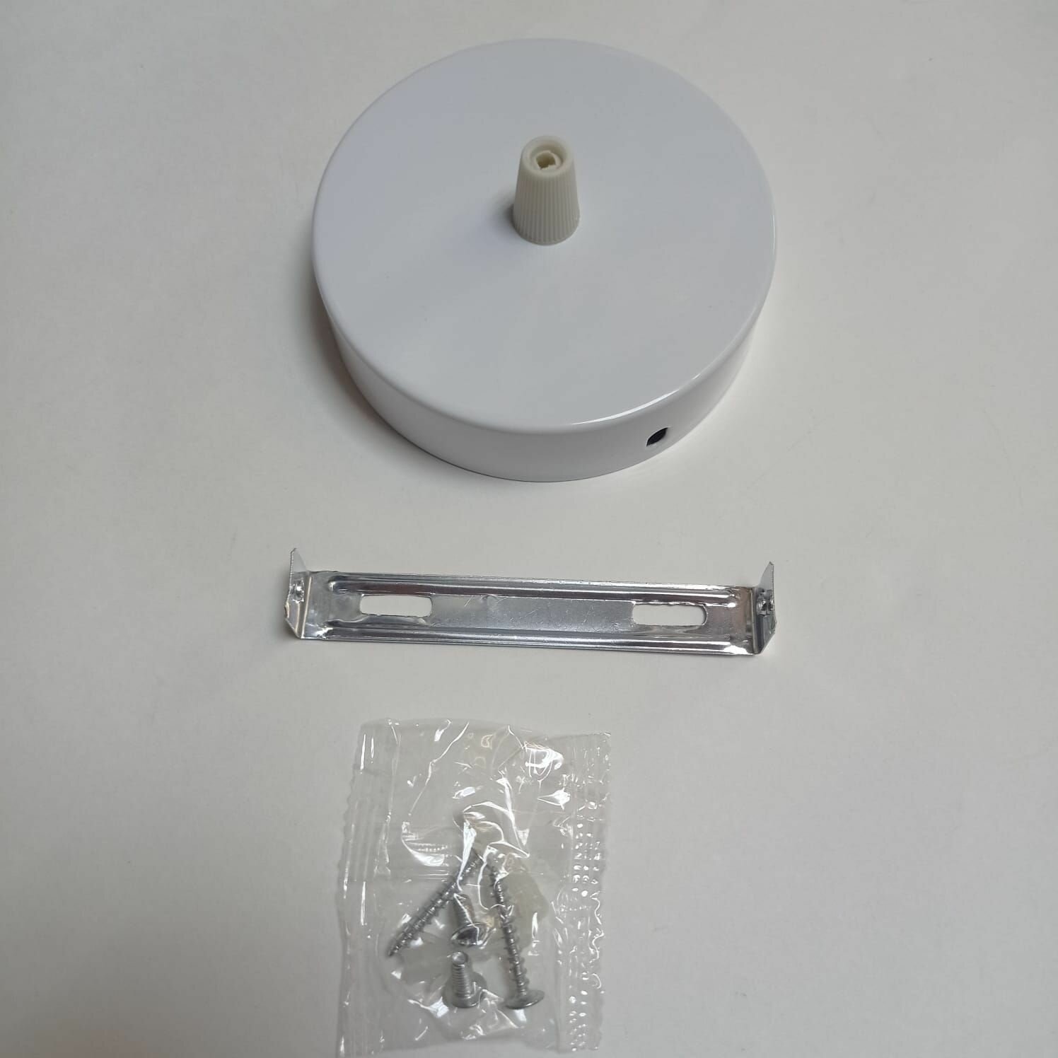 Основание для светильника белое одиночное D 98мм, H 25мм/ Чаша потолочная/ Монтажное крепление для светильника