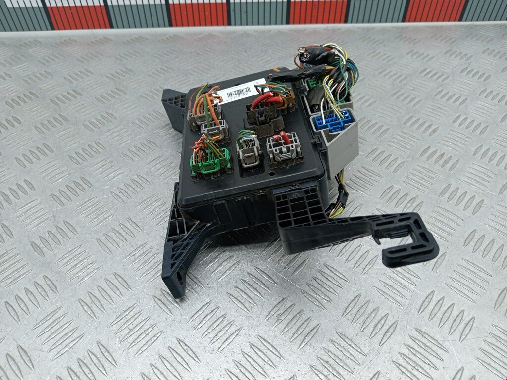 Блок предохранителей Ford Mondeo 3 1301043 арт. 2120322