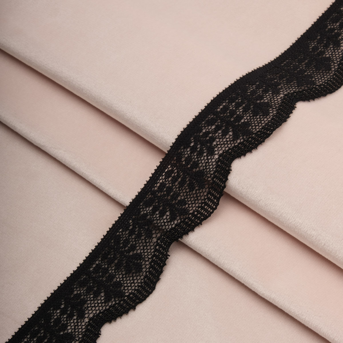 Кружево эластичное для рукоделия и шитья Айрис, 3см*22,86м (черный)