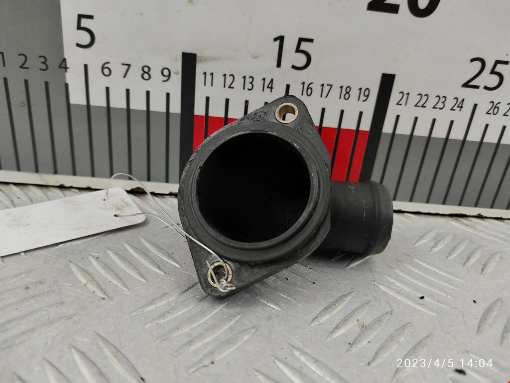 Корпус термостата Volkswagen Passat 5 030121121B арт. 1722228