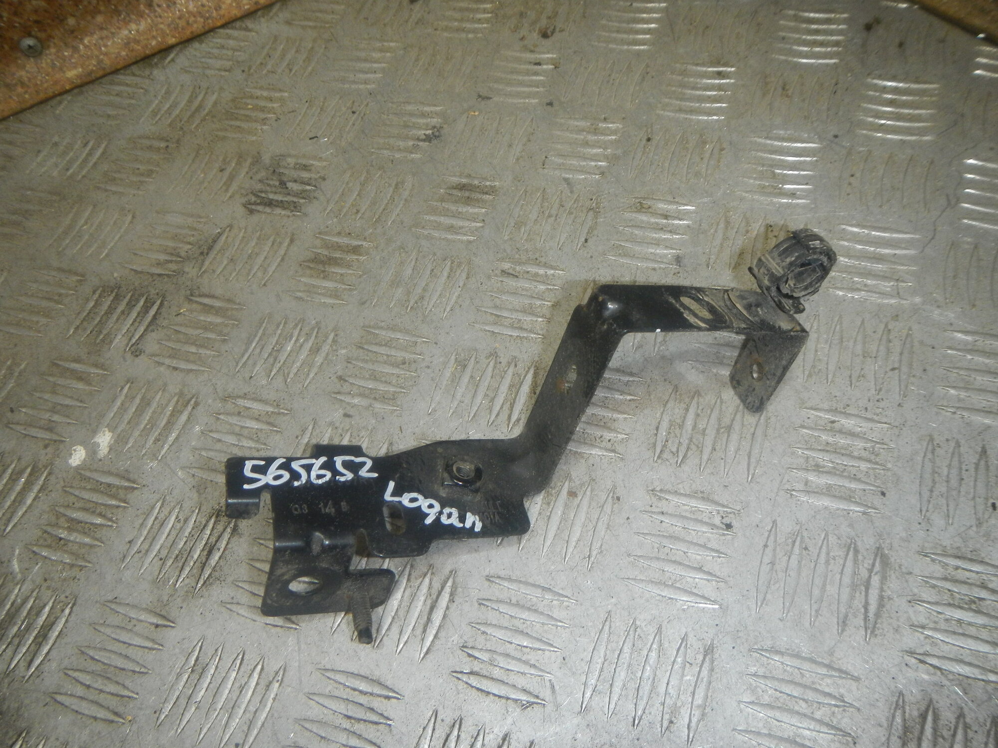 Б/У Кронштейн (сопут.товар), Renault (Рено)-LOGAN (14-) RENAULT LOGAN (14-) Без видимых повреждений. 565652 RENAULT арт....