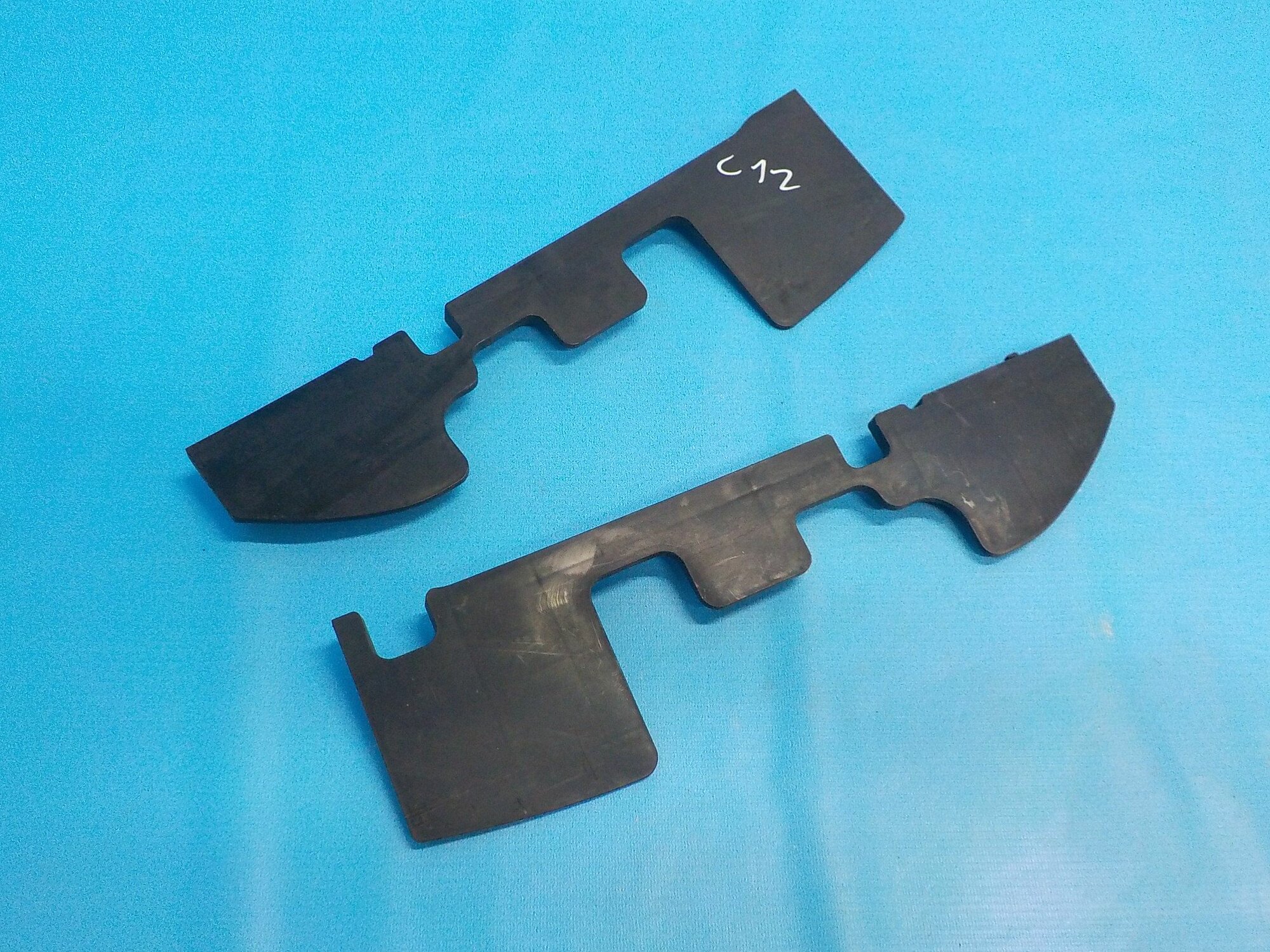 Дефлектор радиатора (пара) KIA Ceed (ED) 2007-2012 291361H100 - Б/У