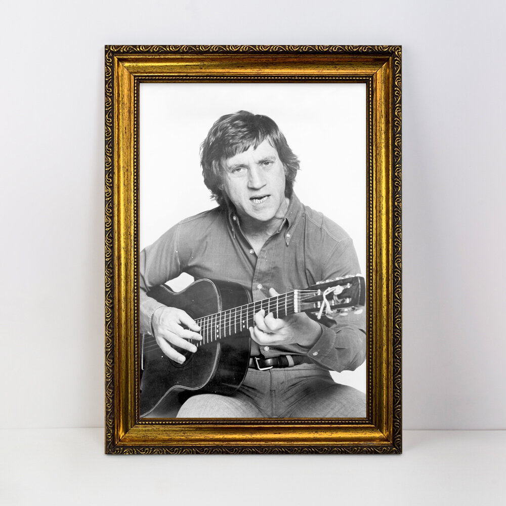 Портрет Высоцкого В. С. в багетной темно-коричневой рамке / А-4 (21x30 см.)