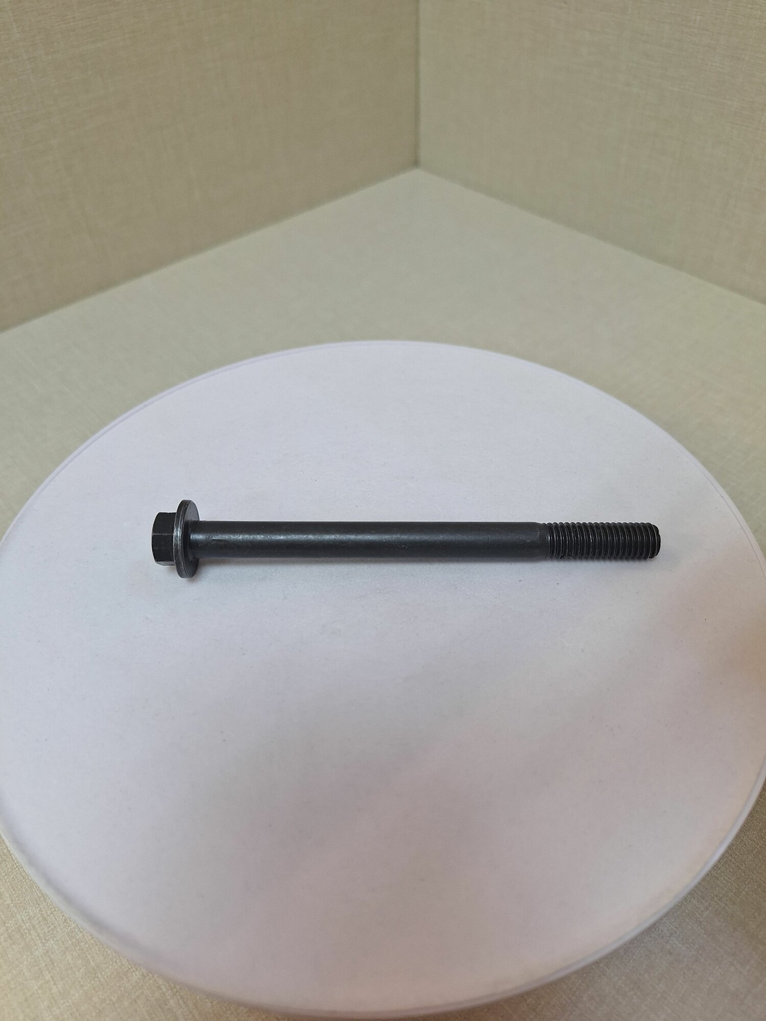 3902663 болт крепления генератора ISF 2.8