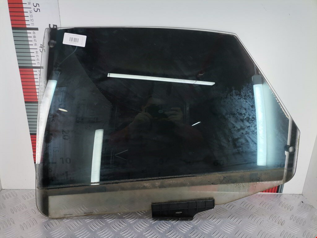 Стекло двери задней левой Audi A8 D2 4D0845025 арт. 2090032