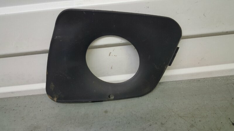 Накладка противотуманной фары Лада Калина 1118 ВАЗ-11183 2004 перед. лев. (б/у)