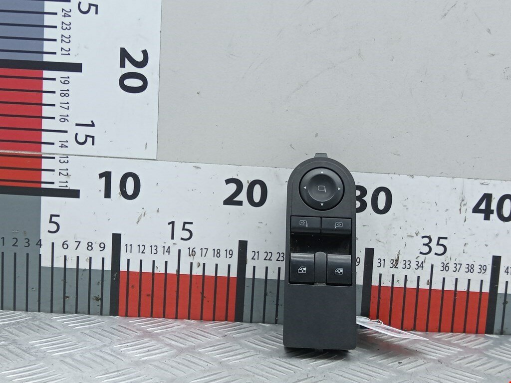 Блок управления стеклоподъемниками Opel Zafira B 13209203 арт. 2096006