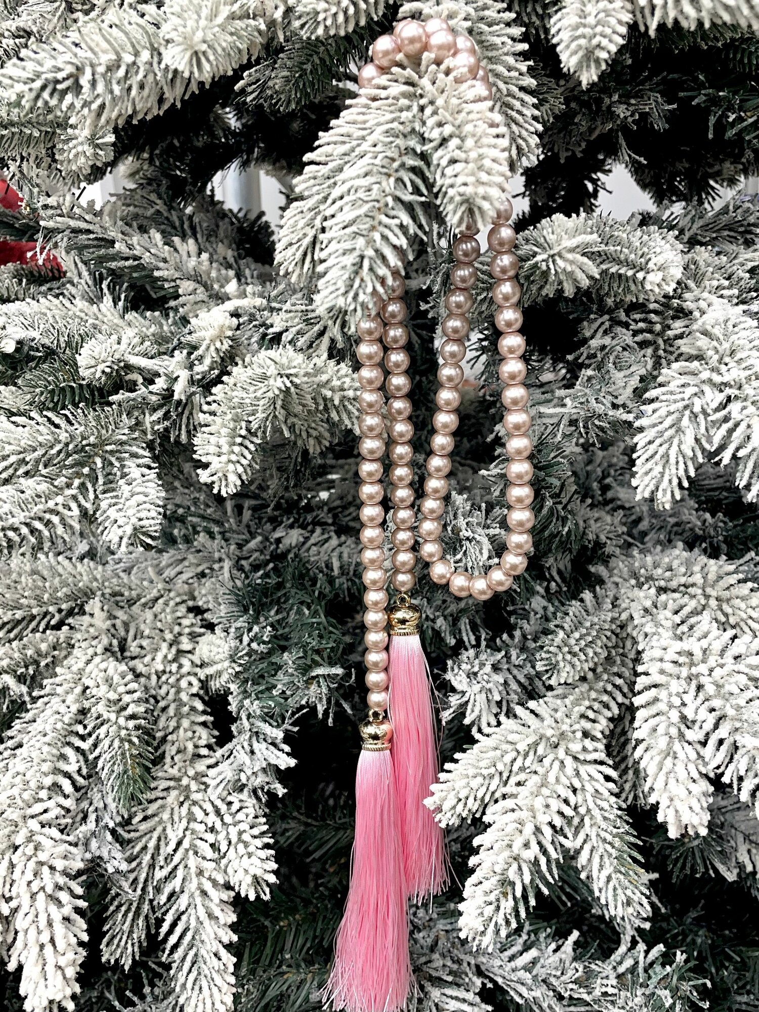 14210 Гирлянда из розовых бусин с кисточками 117 см KARLSBACH