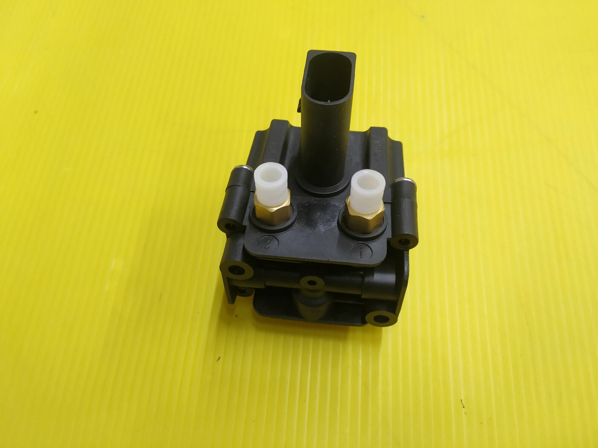 BMW X5 Х6 блок клапанов пневмоподвески ВMW Х5 E70 (2006-2013) ВМW X6 E71 (2007-2014)