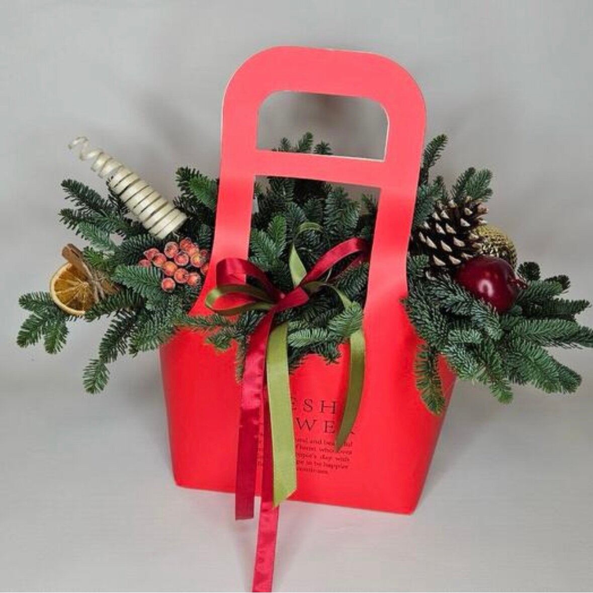 Букет в сумке из ёлки нобилис