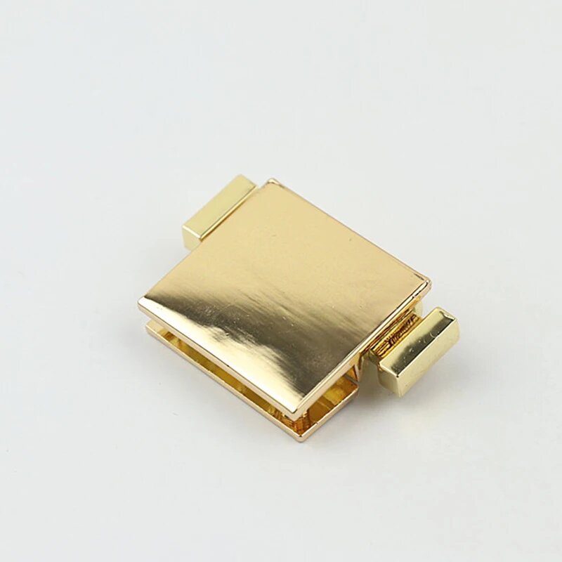 Металлический замок light gold