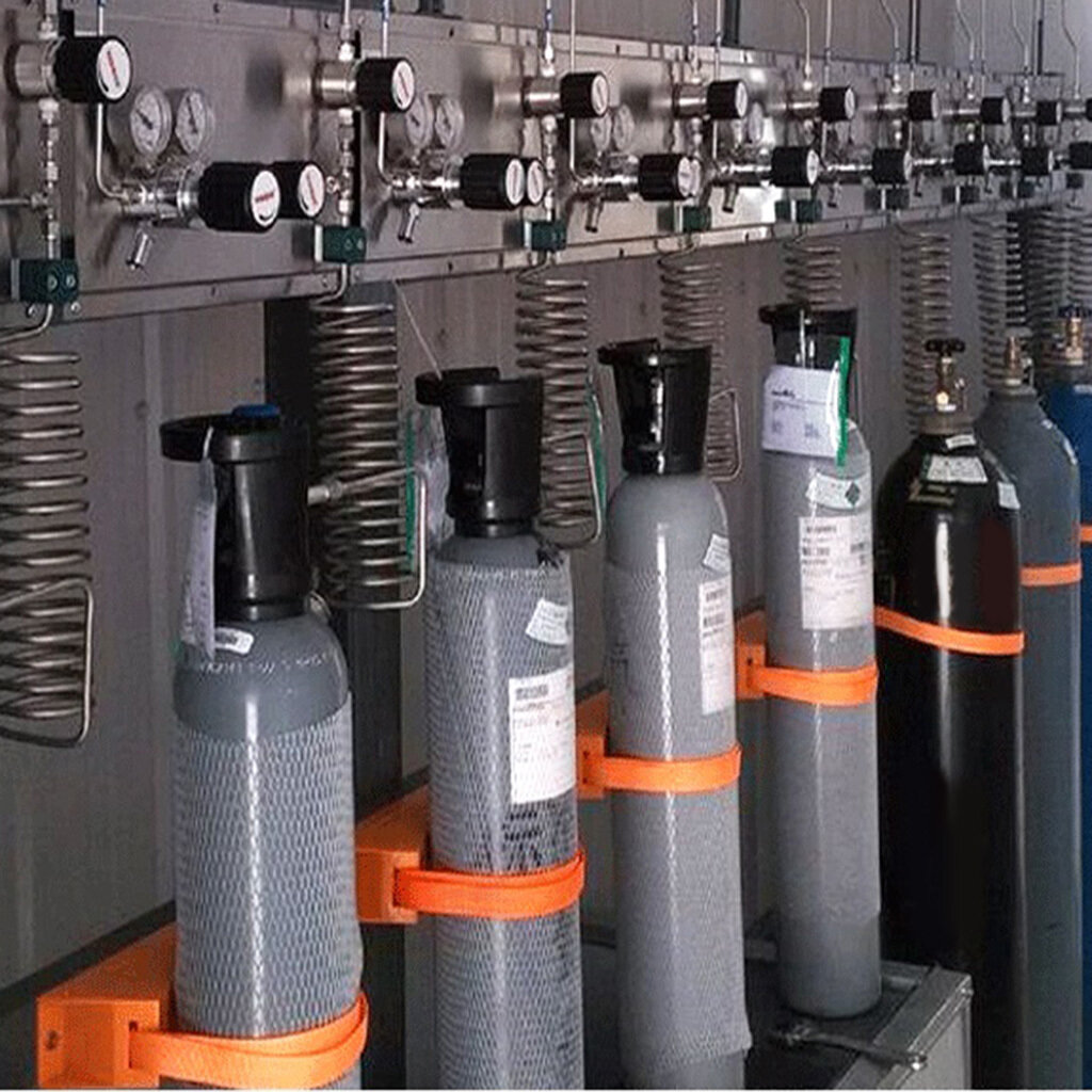 Оранжевый кронштейн для фиксации газового баллона