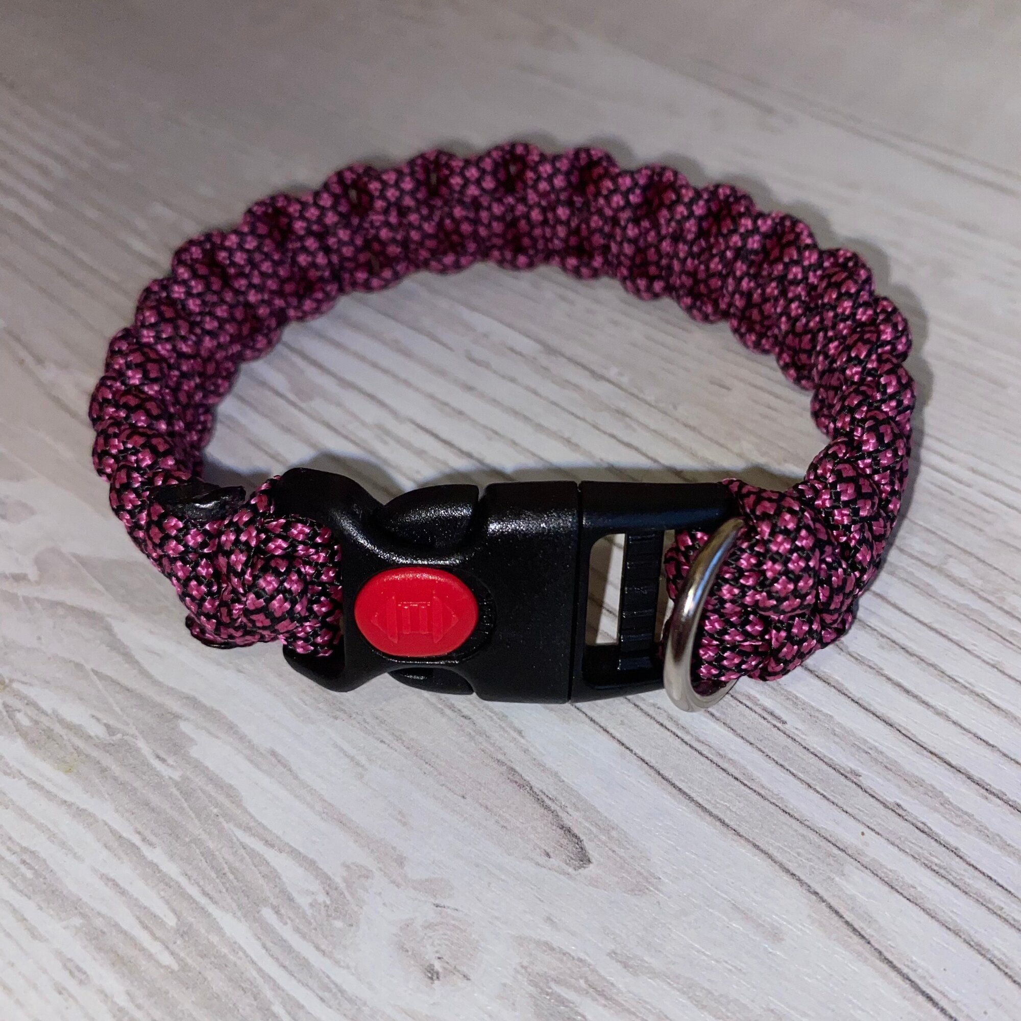 Ошейник из паракорда «Кобра» розовый