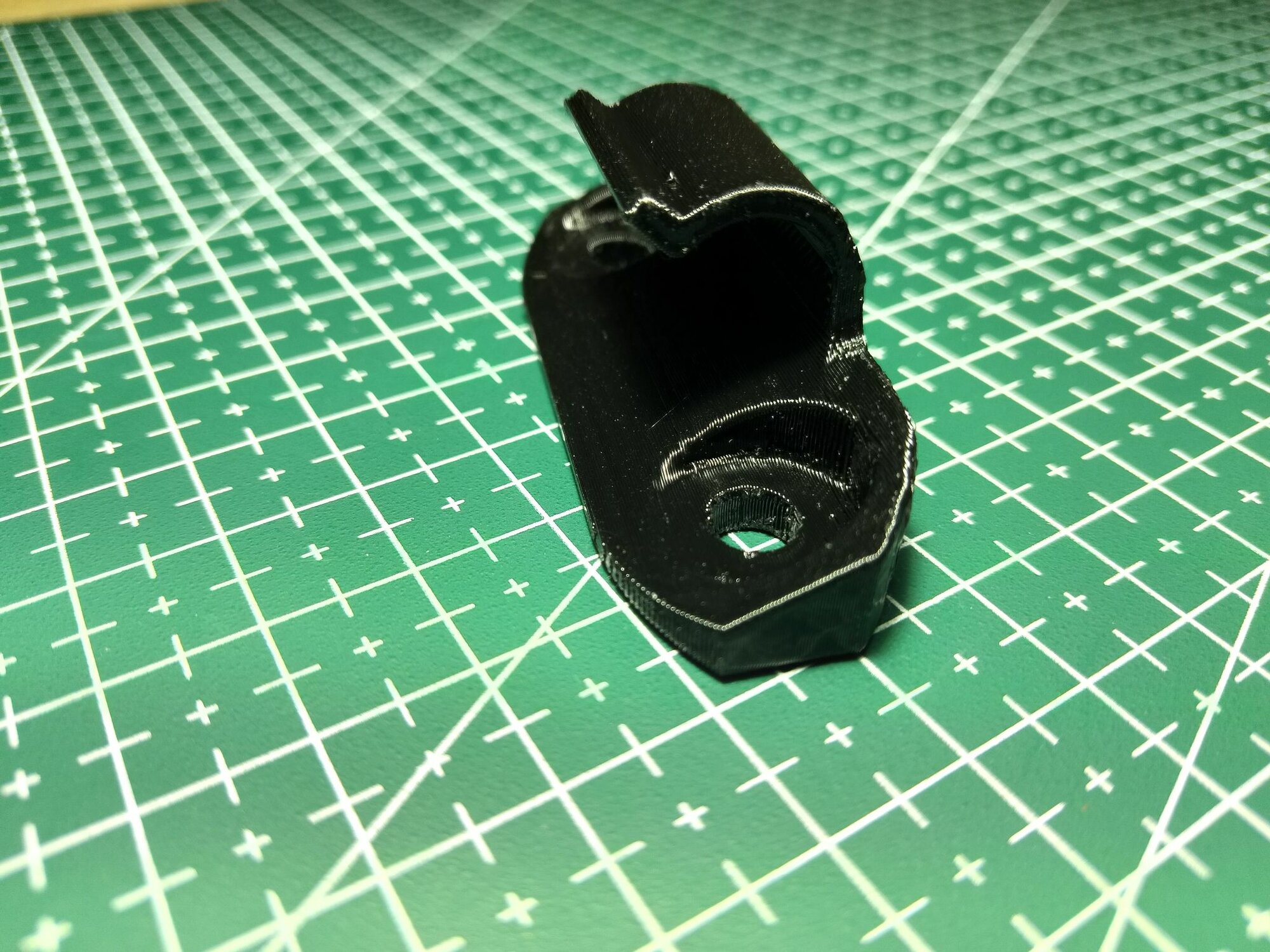 Защёлка (скоба) лючка бензобака УАЗ Патриот 2017+