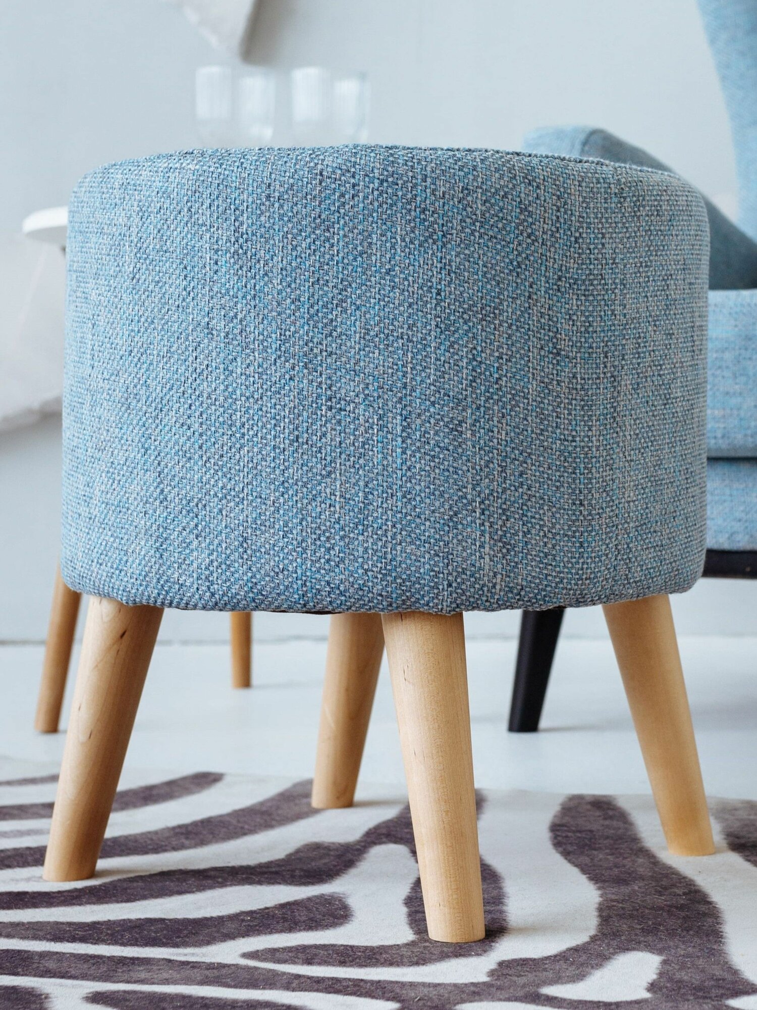 Пуф Лаки 40*43, на ножках, в прихожую, спальню, рогожка Milana 9