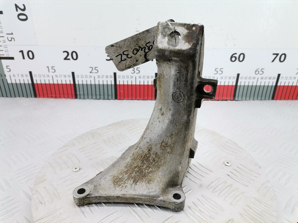 Кронштейн (крепление лапа) двигателя BMW 3-Series (E36) 11811137014 арт. 1694032